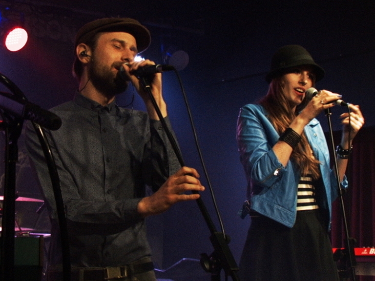 Vintage pop u Vintage Industrial Baru - ravnododna