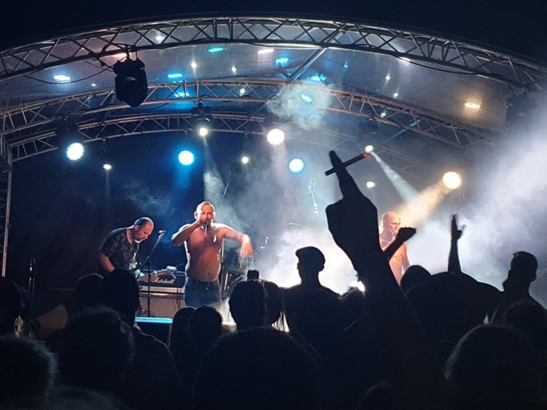 Povratnički koncert Nule na Martinskoj kod Šibenika: Euforija u ...