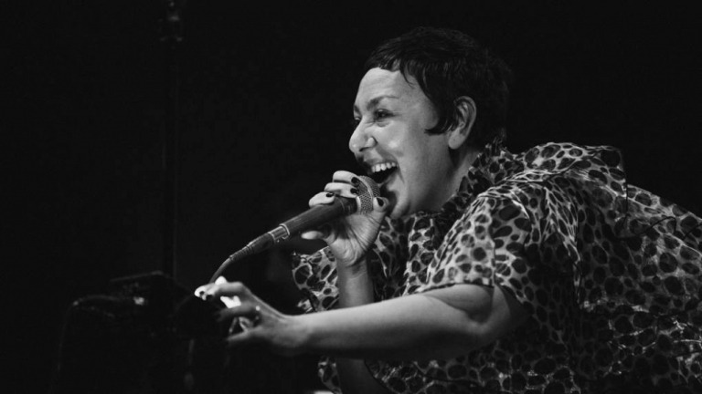 Što predstavlja misteriozna baba u crnom u klasiku ‘Ko to tamo peva ...