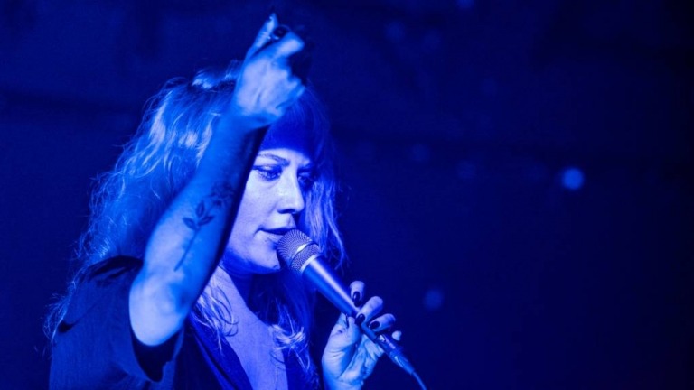 Što predstavlja misteriozna baba u crnom u klasiku ‘Ko to tamo peva ...