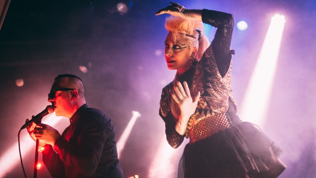 Selofan u Močvari – ljubav, smrt i bijele ruže - ravnododna