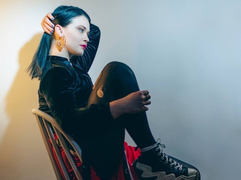 Anna Moor predstavlja naslovni singl s albuma ‘Plavi avioni’ - ravnododna