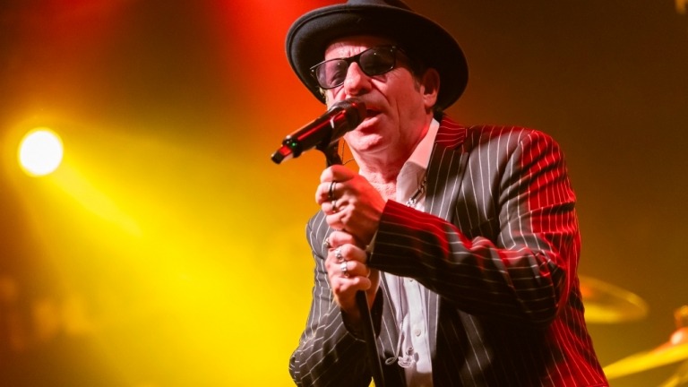 Što predstavlja misteriozna baba u crnom u klasiku ‘Ko to tamo peva ...