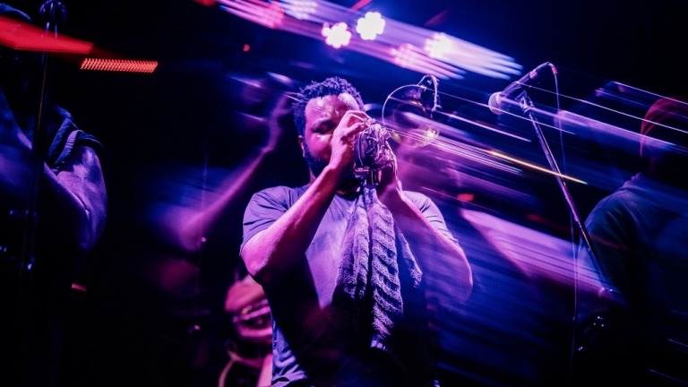 Što predstavlja misteriozna baba u crnom u klasiku ‘Ko to tamo peva ...